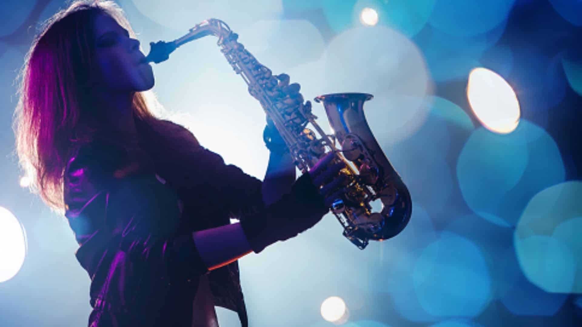 Hire Female Saxophonist in Dubai or events, party and wedding!