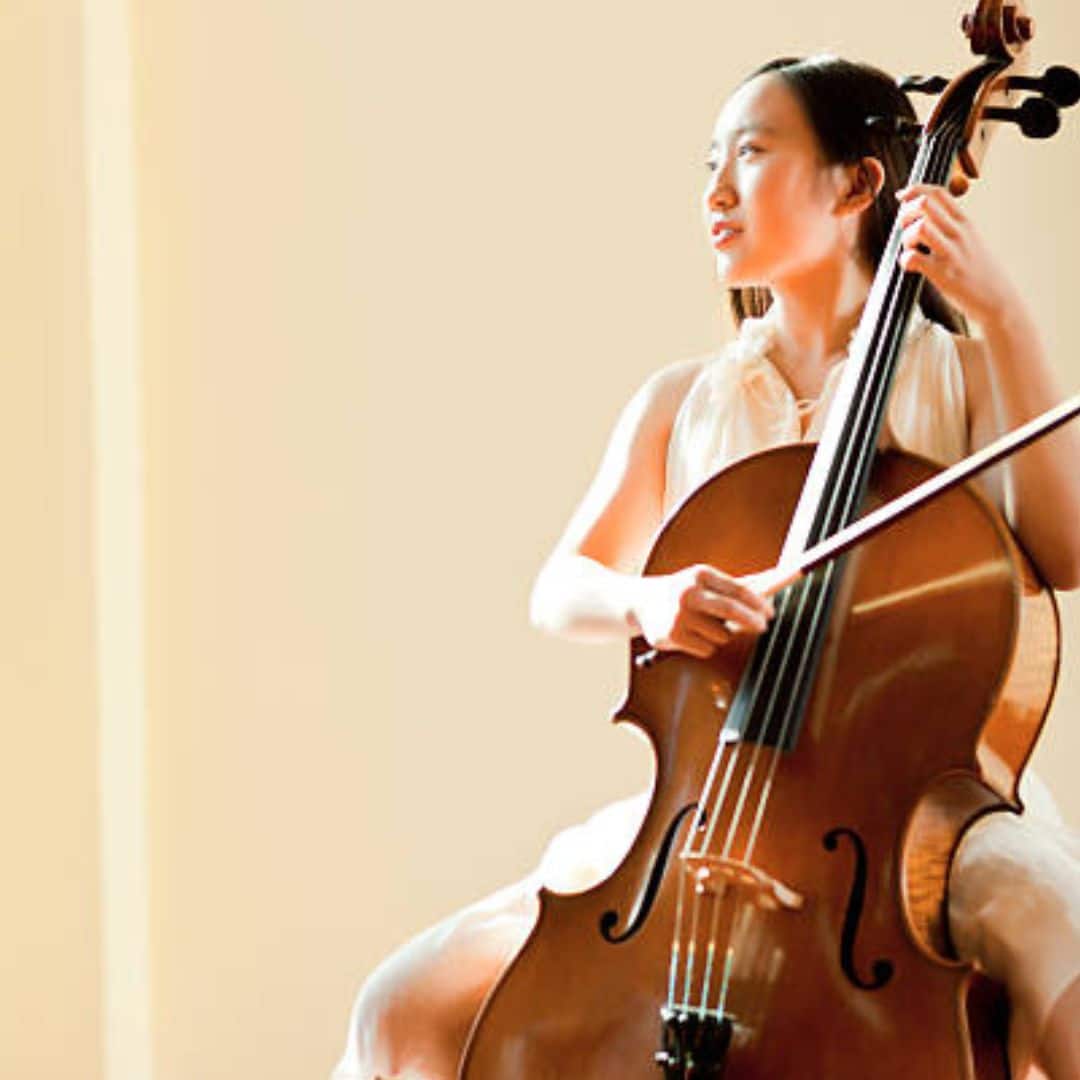 Hire Female Cellist in Dubai and Abu Dhabi I Bella Entertainment