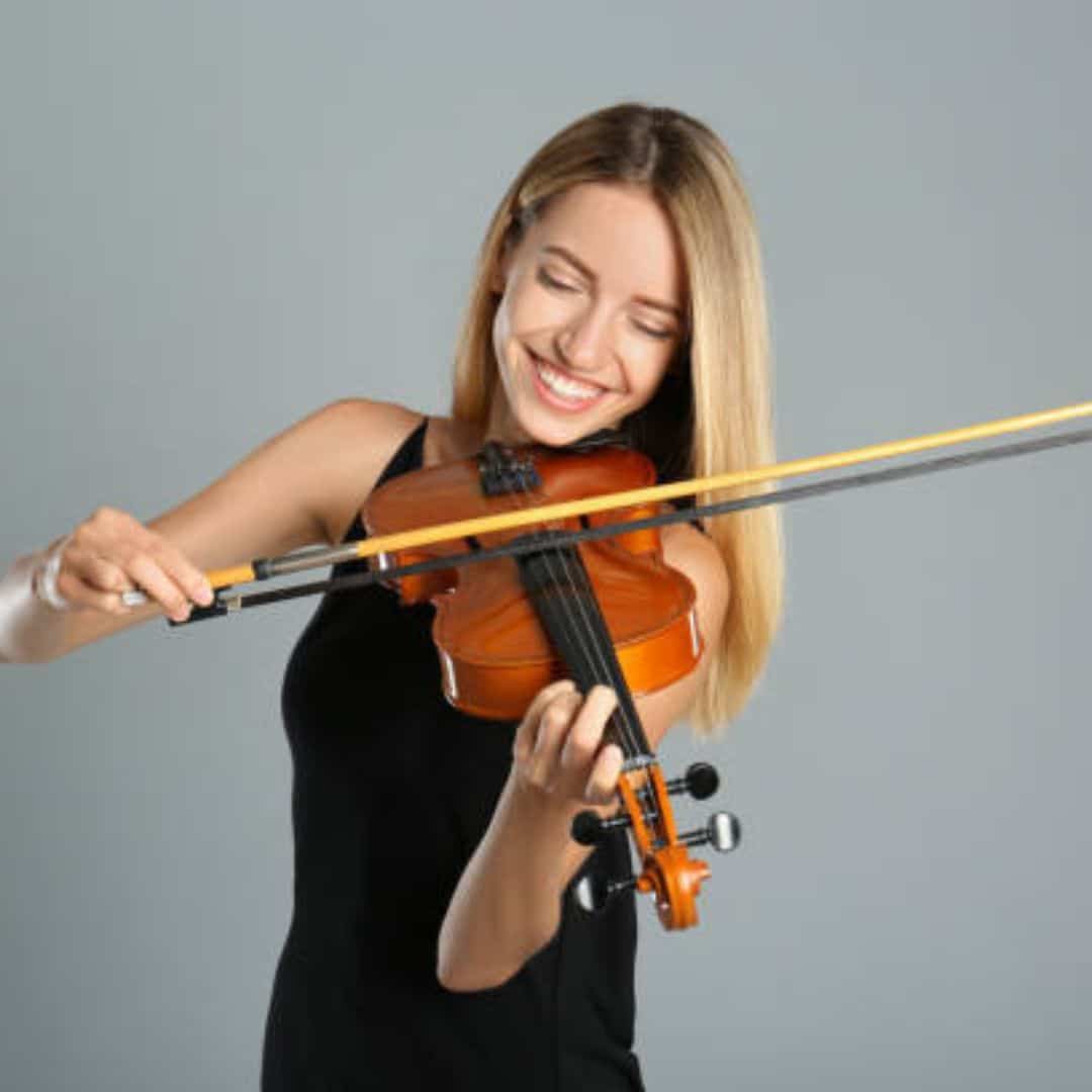 Hire Female Pop Violinist in Abu Dhabi - Bella Entertainment