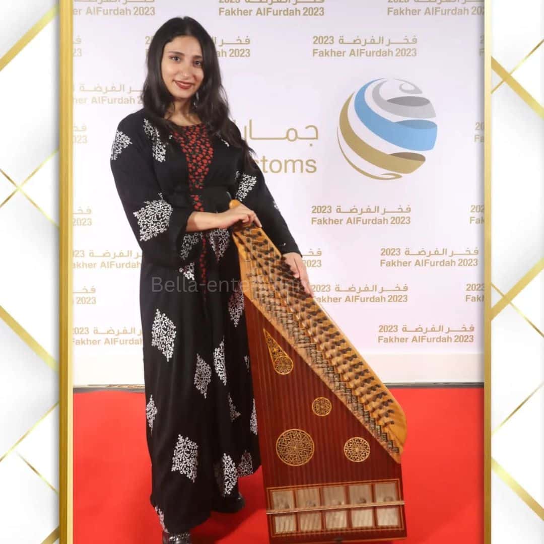Hire Female Qanun Player in Dubai and Abu Dhabi!