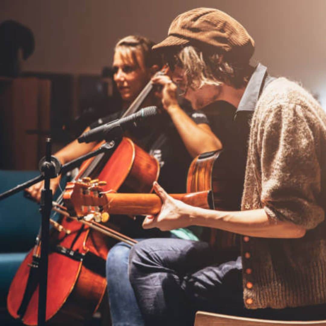 Hire Cover Duo in Dubai and Abu Dhabi I Bella Entertainment