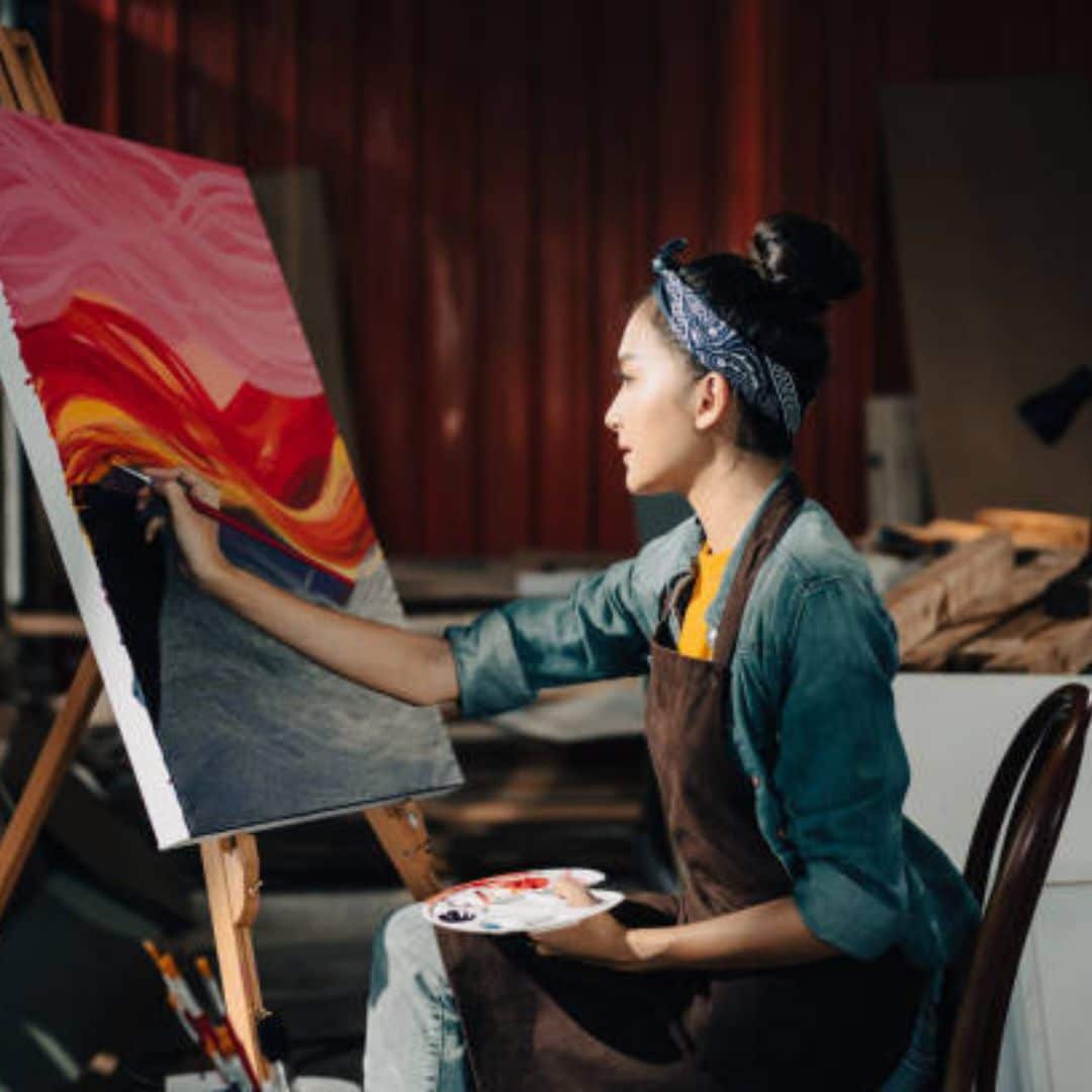 Hire Female Speed Painters in Dubai and Abu Dhabi!