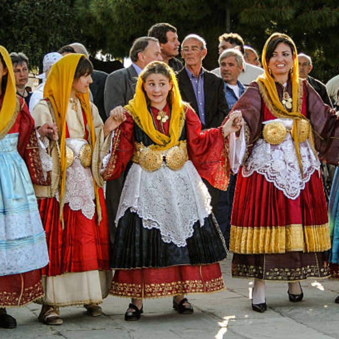 Hire Greek Dancers in Dubai and Abu Dhabi I Bella Entertainment