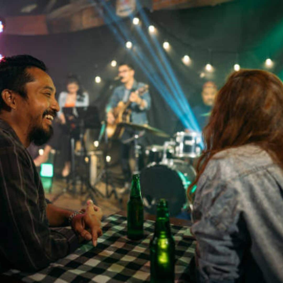Hire Lounge Musician in Dubai I Bella Entertainment