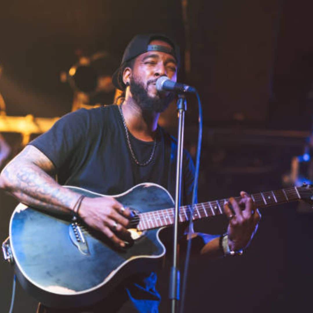 Hire Solo Guitarist and Singer in Dubai and Abu Dhabi!