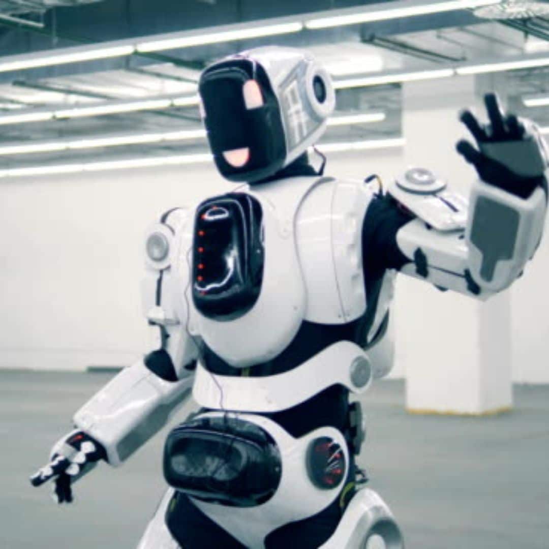 Book Dubai Robot I Bella Entertainment