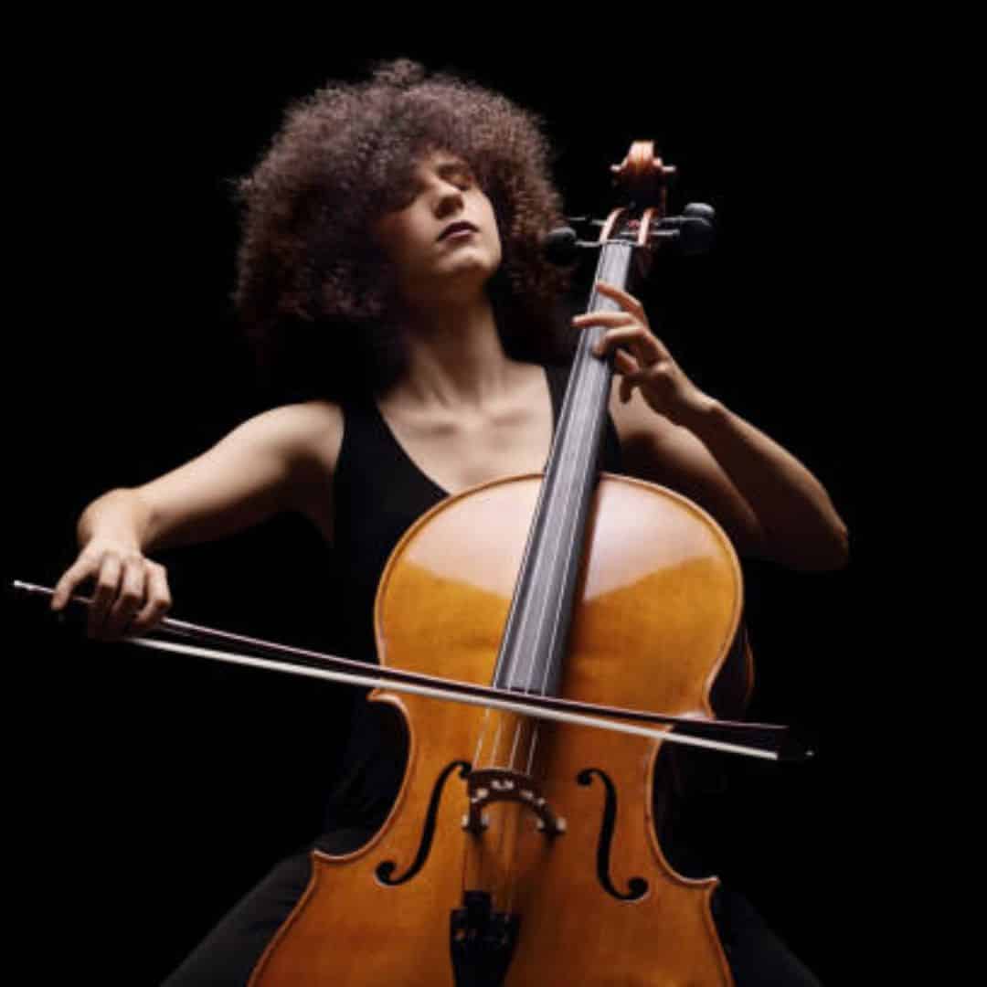Hire Electric and Acoustic Cellist in Dubai I Bella Entertainment