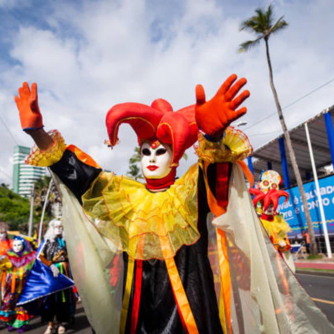 Hire Mall Circus Parade in Dubai I Bella Entertainment